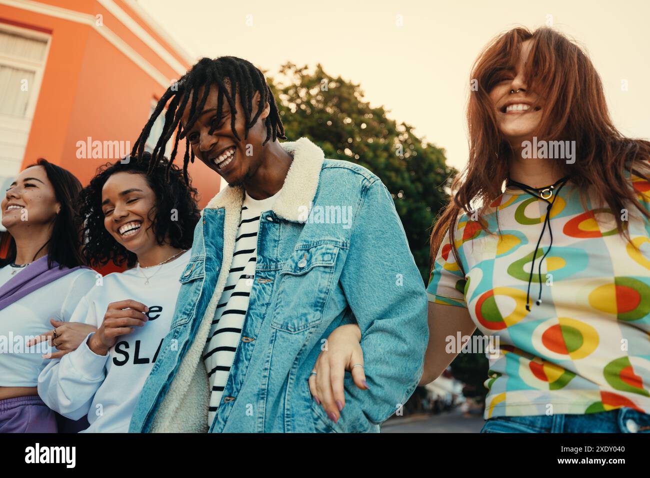 Gen z bonding hi-res stock photography and images - Alamy