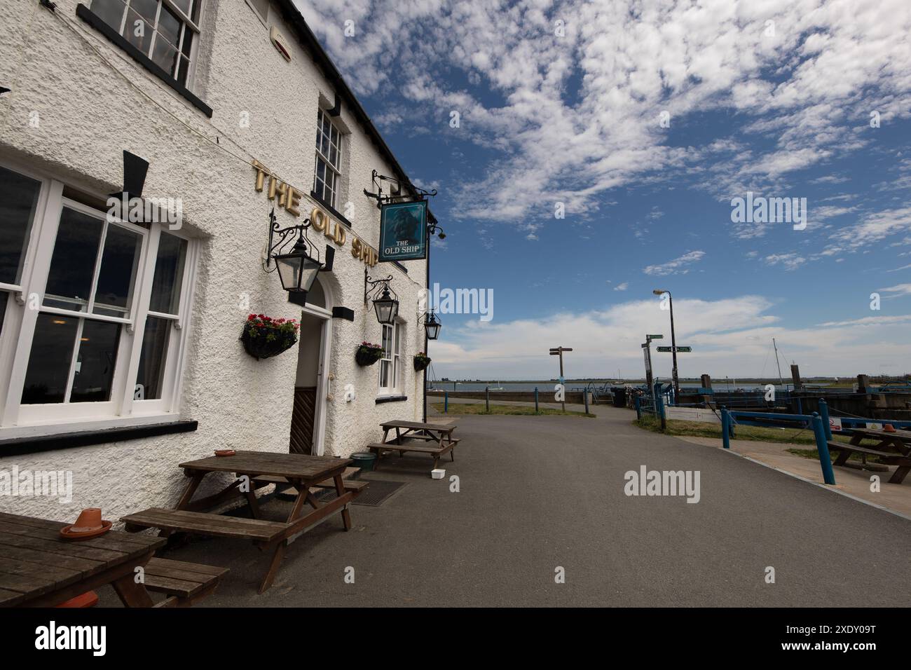 Essex coastal pubs hi-res stock photography and images - Alamy