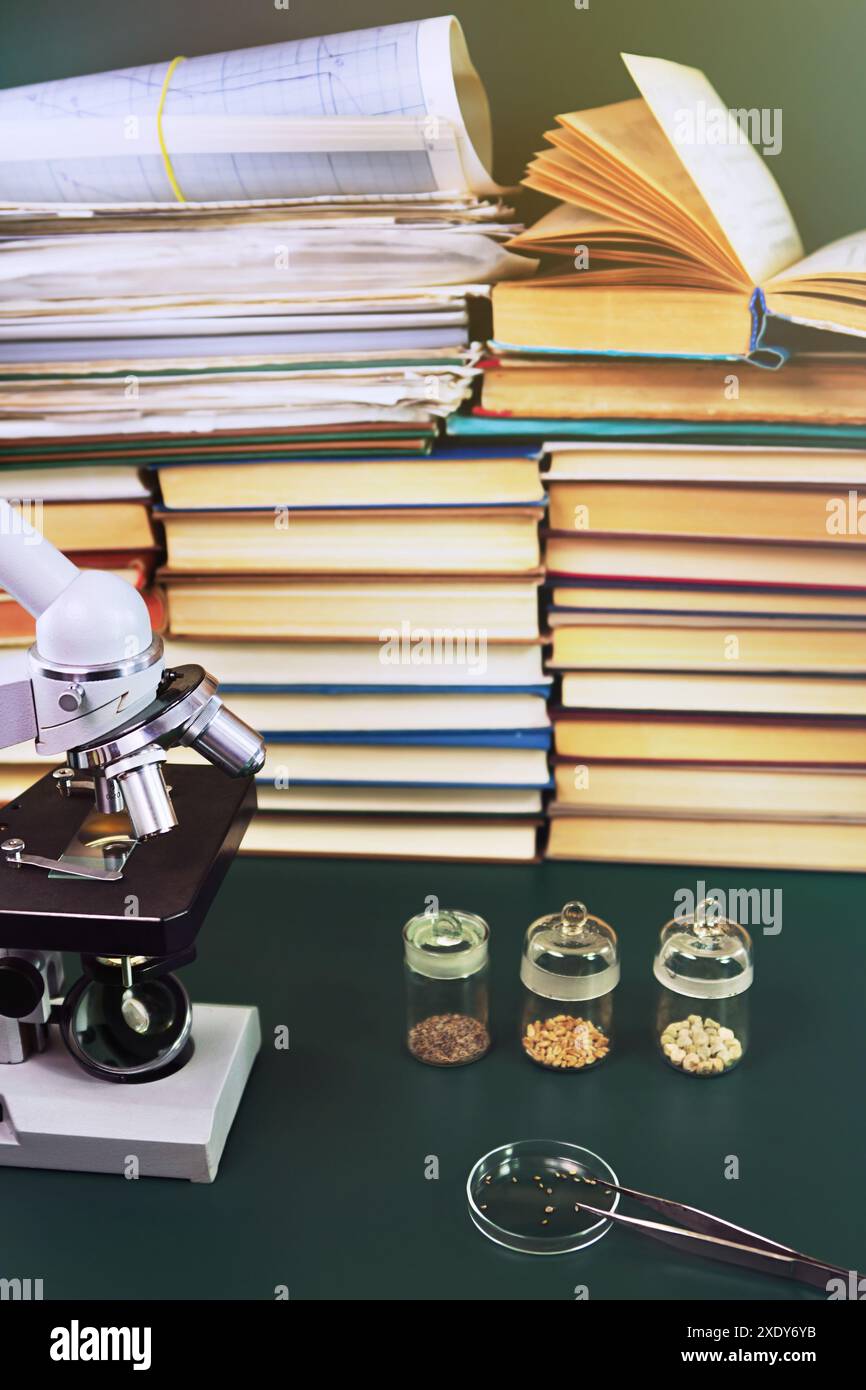 Books microscope hi-res stock photography and images - Alamy