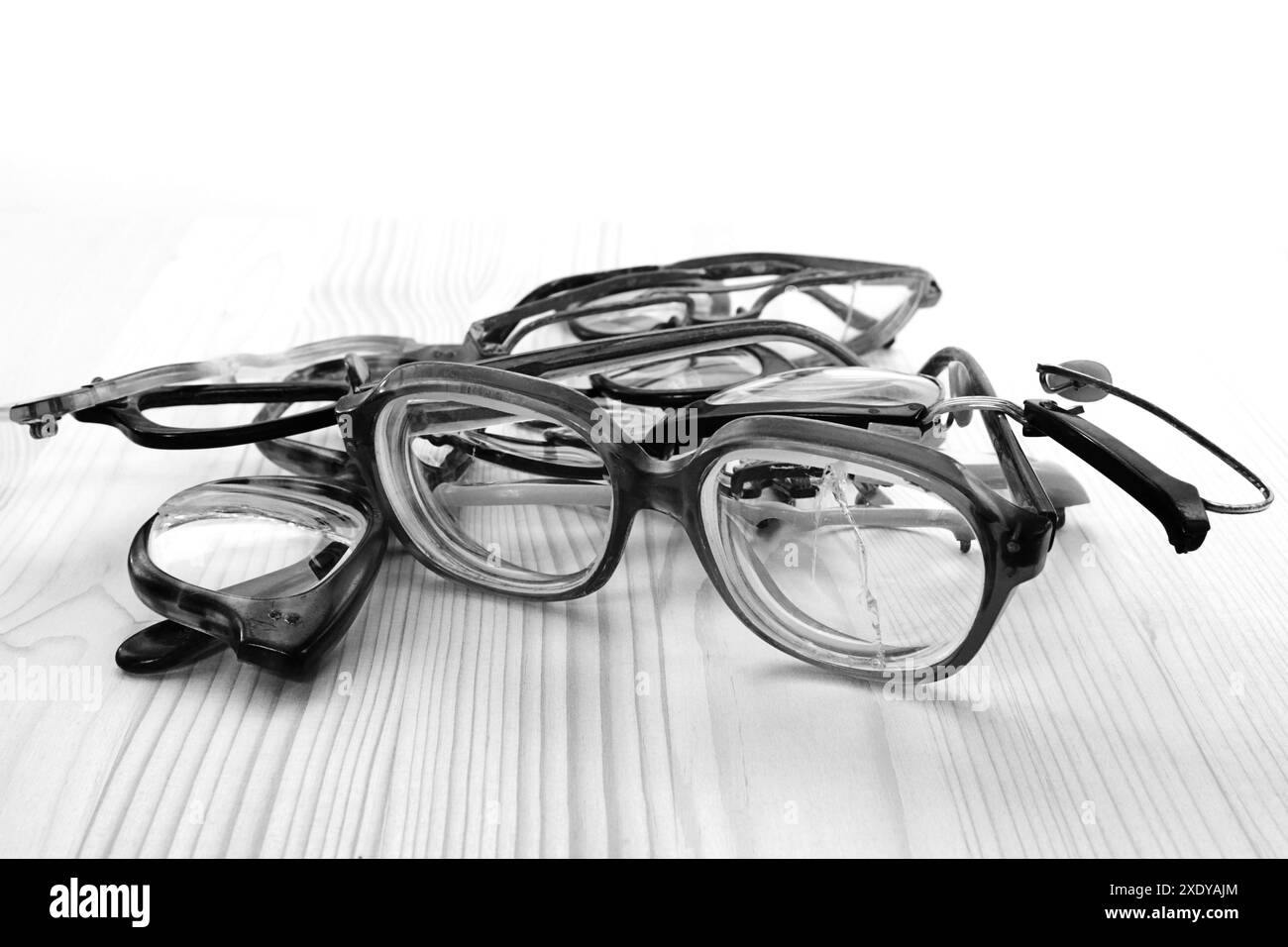 Eyeglasses break hi-res stock photography and images - Alamy