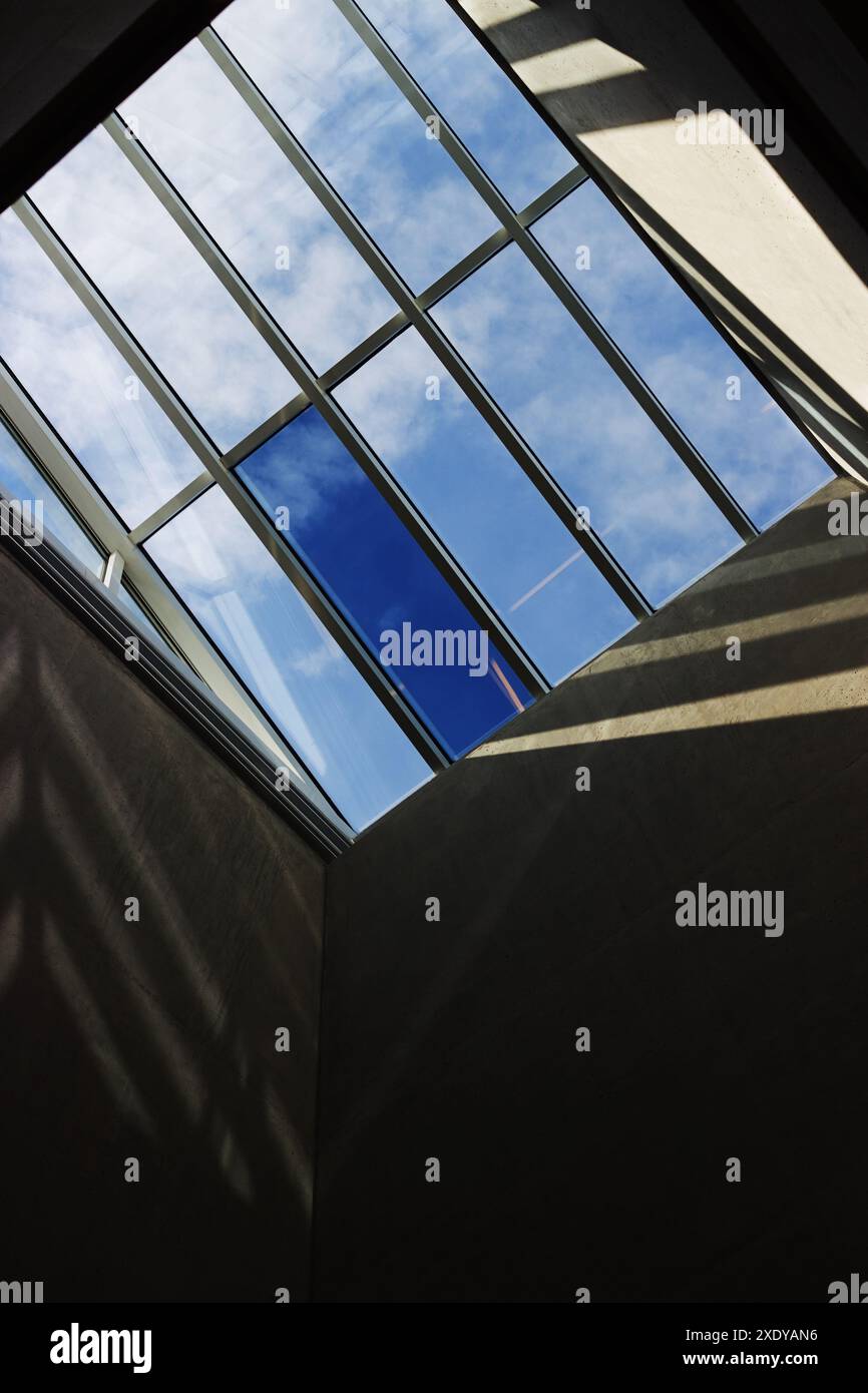 Sky reflect architecture hi-res stock photography and images - Alamy