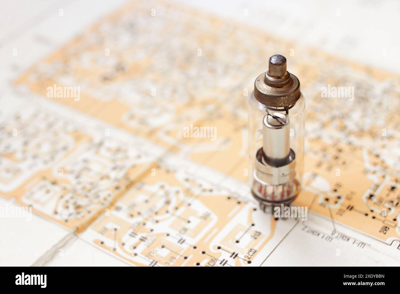 Old technology vacuum tube hi-res stock photography and images - Alamy