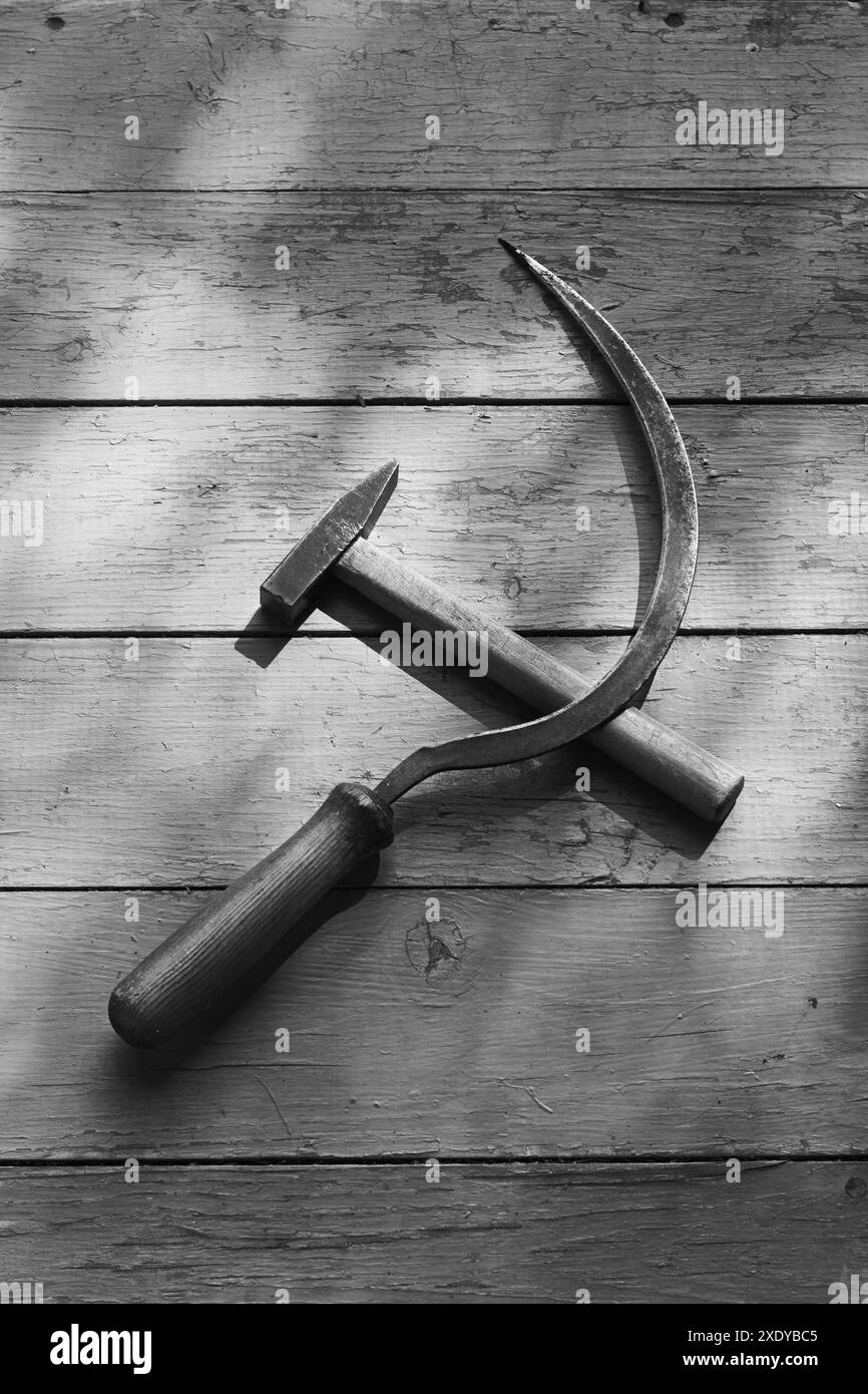Sickle and hammer Stock Photo - Alamy