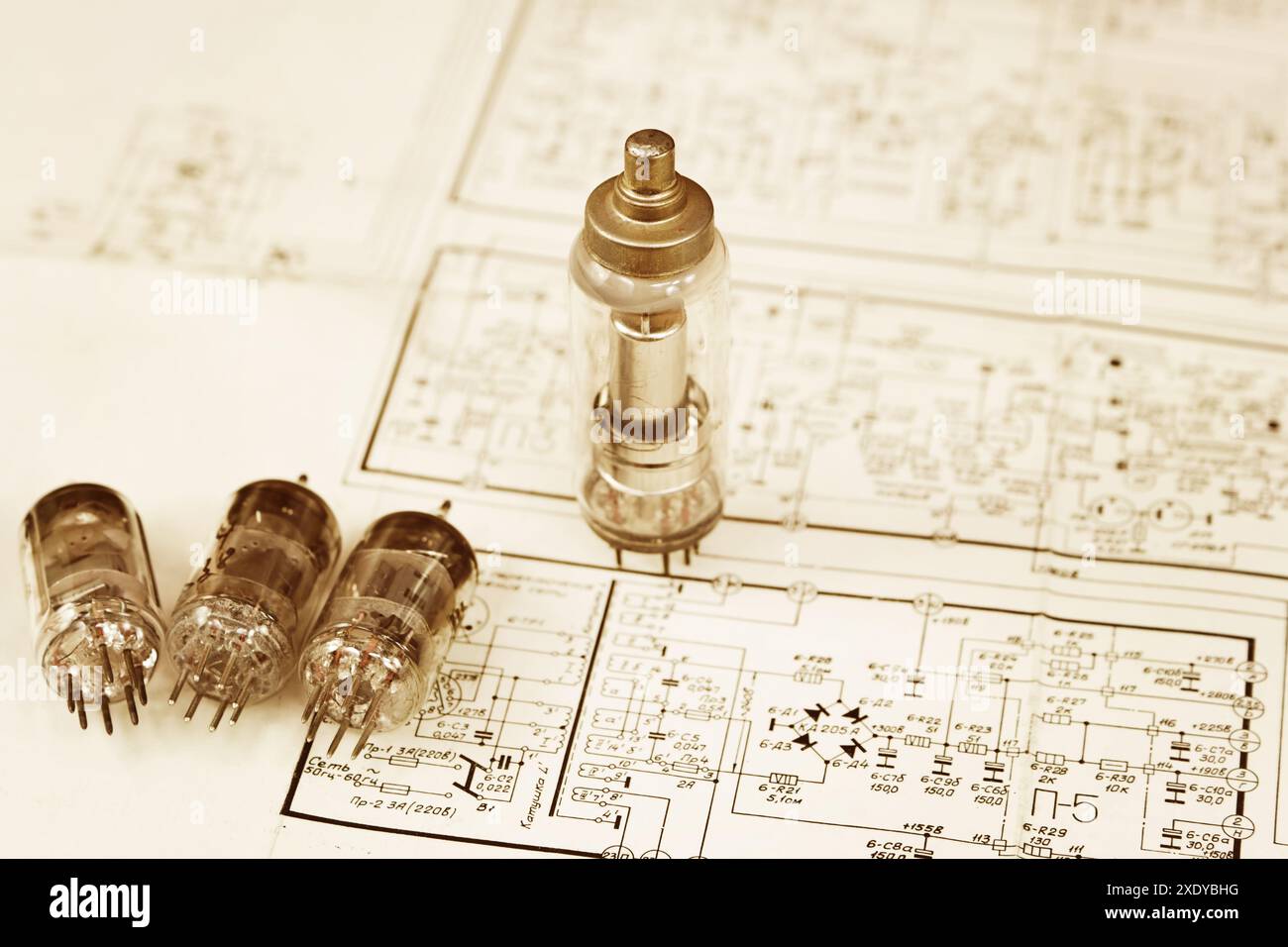 Vintage electronic vacuum tubes Stock Photo - Alamy