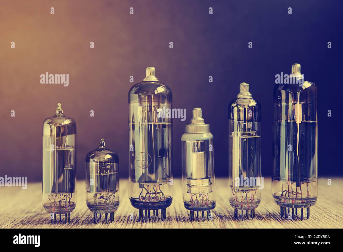 Vintage vacuum tubes hi-res stock photography and images - Alamy