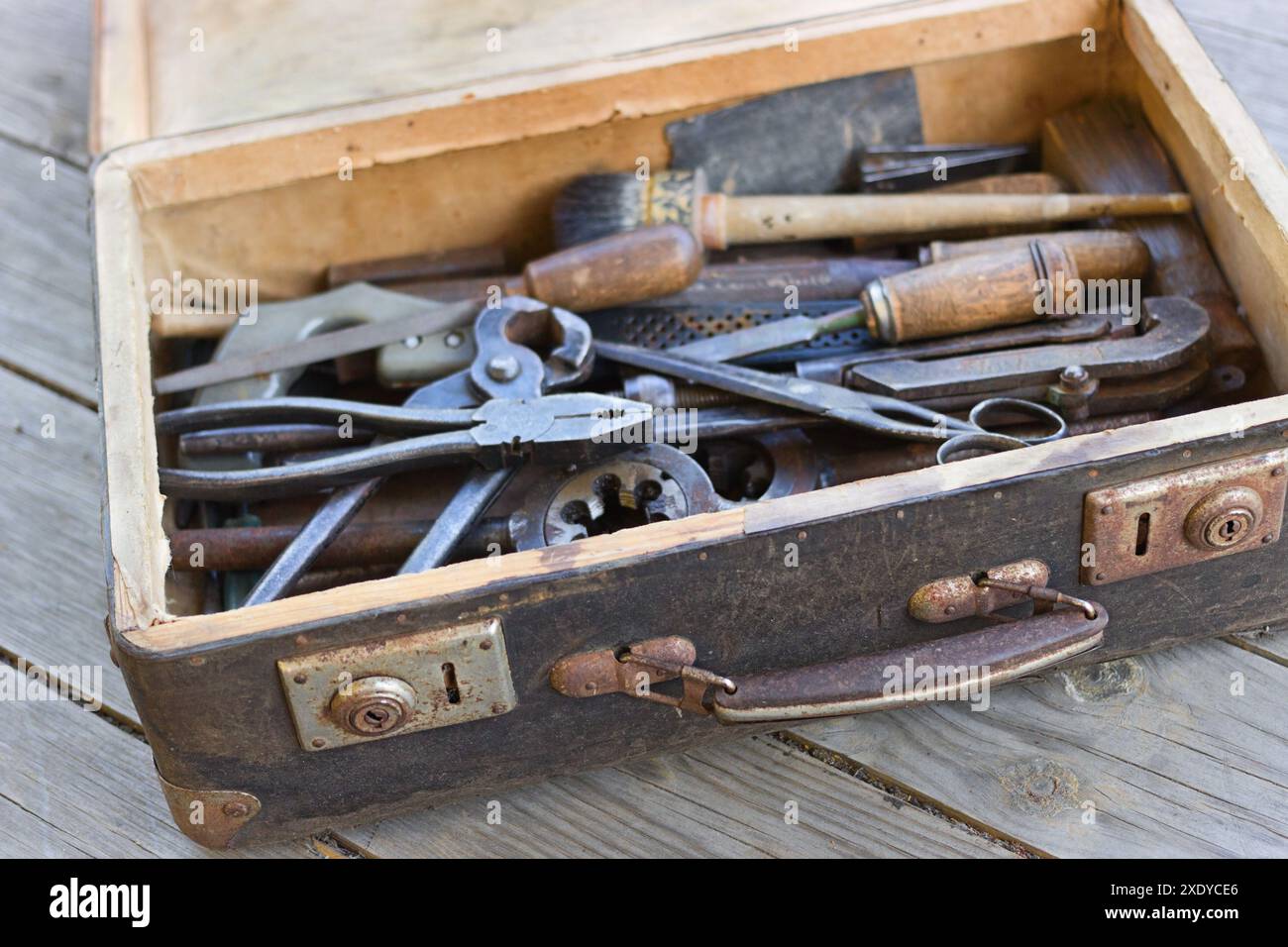 Rusty old hand tools hi-res stock photography and images - Alamy