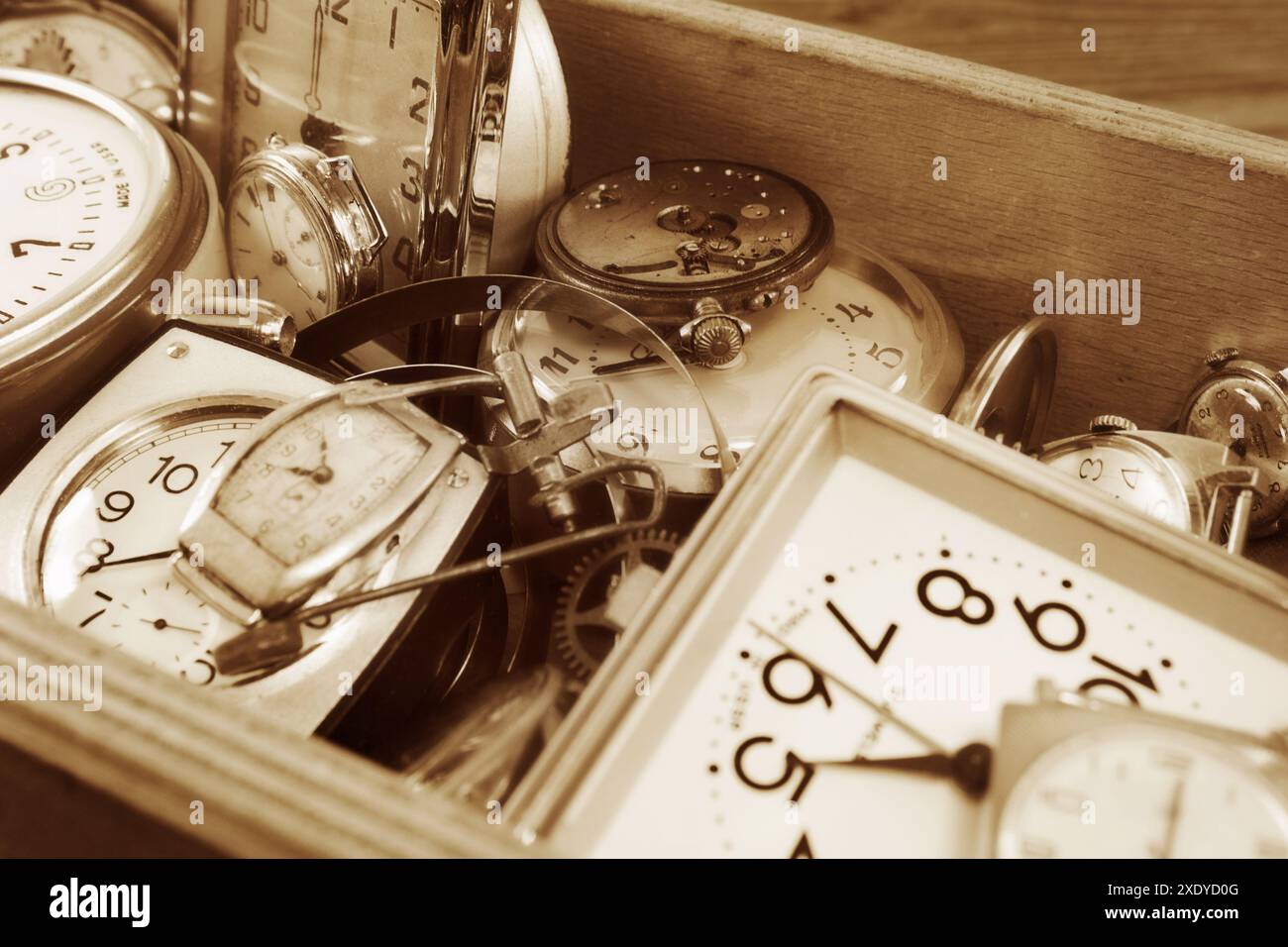 Many old mechanical watches and details for clocks Stock Photo - Alamy