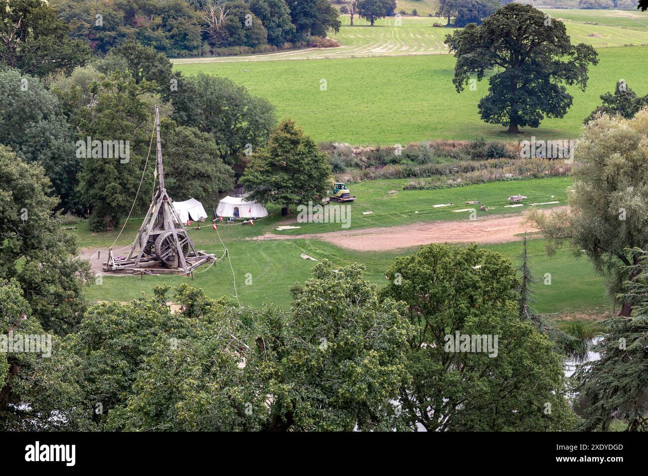 Vintage catapult hi-res stock photography and images - Alamy