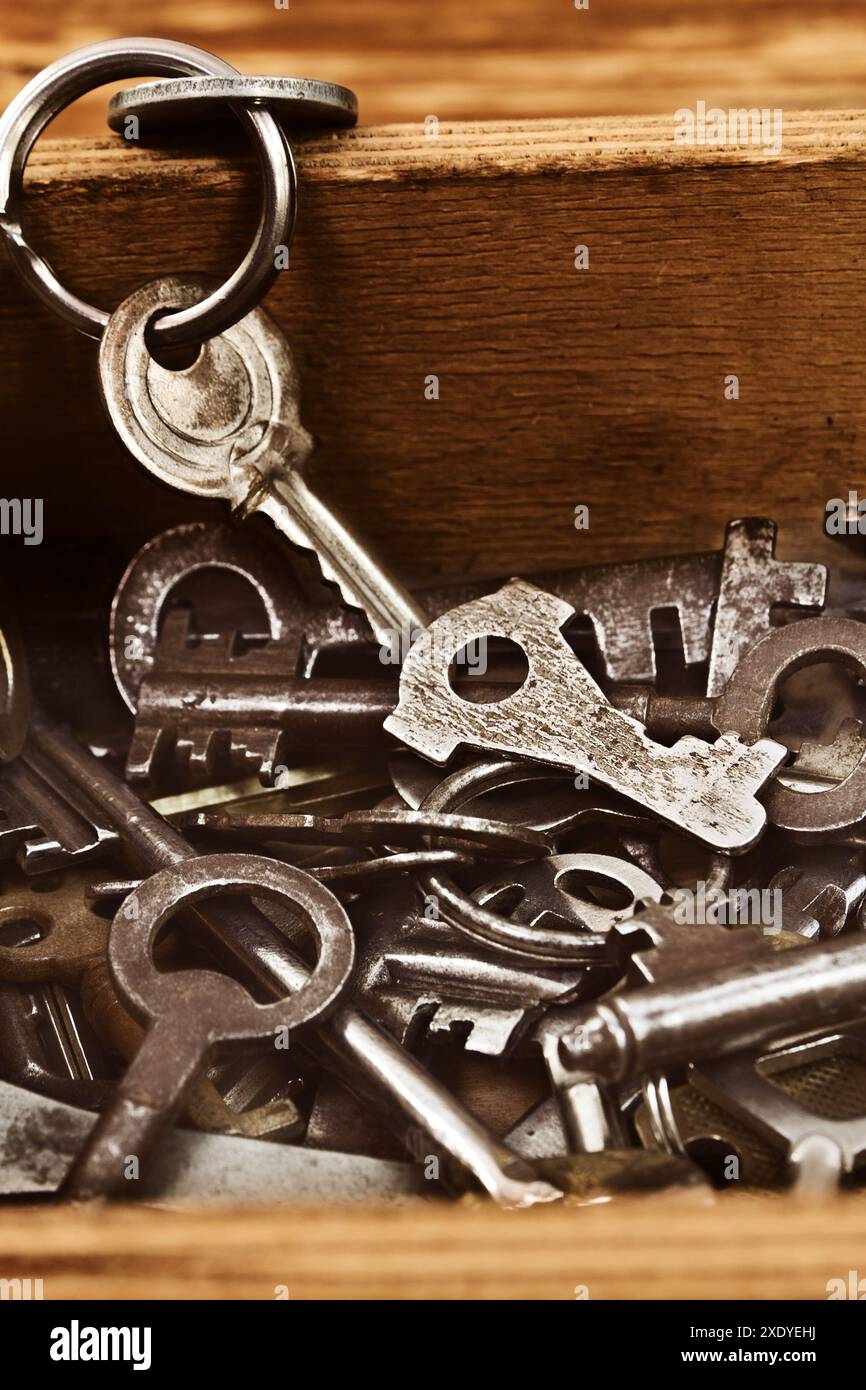 Vintage metal keys hi-res stock photography and images - Alamy