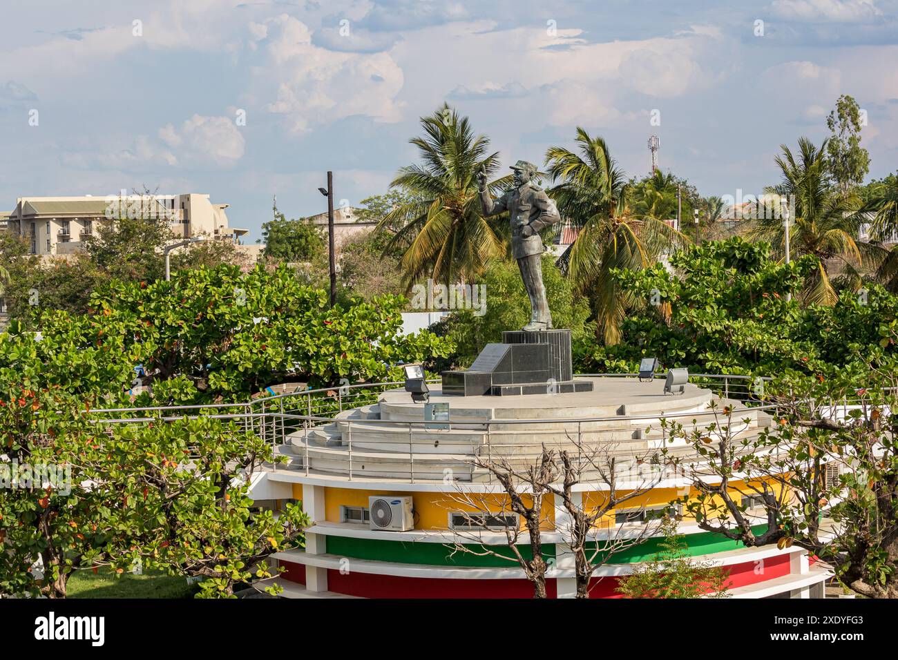 Mozambique, Tete, Tete cidade, Statue of Samora Machel Stock Photo - Alamy