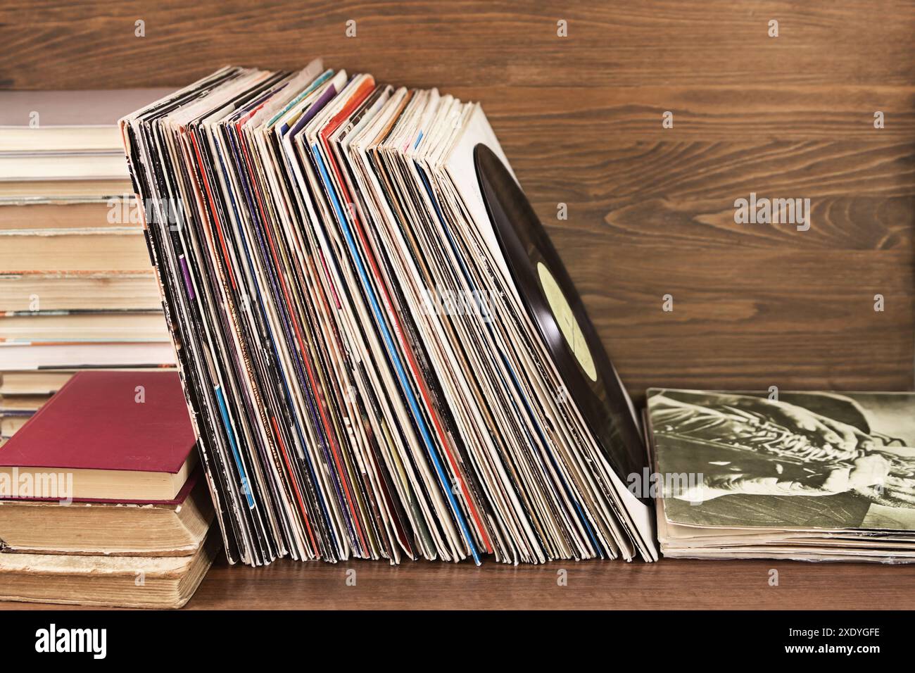 Albums records stack hi-res stock photography and images - Alamy