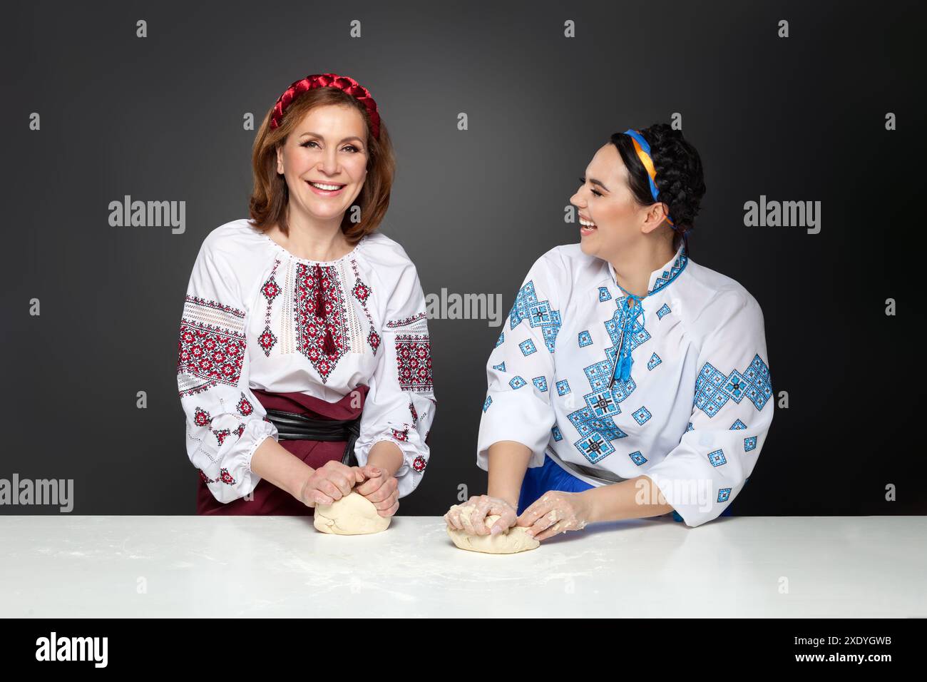 Woman in traditional dress cooking hi-res stock photography and images ...