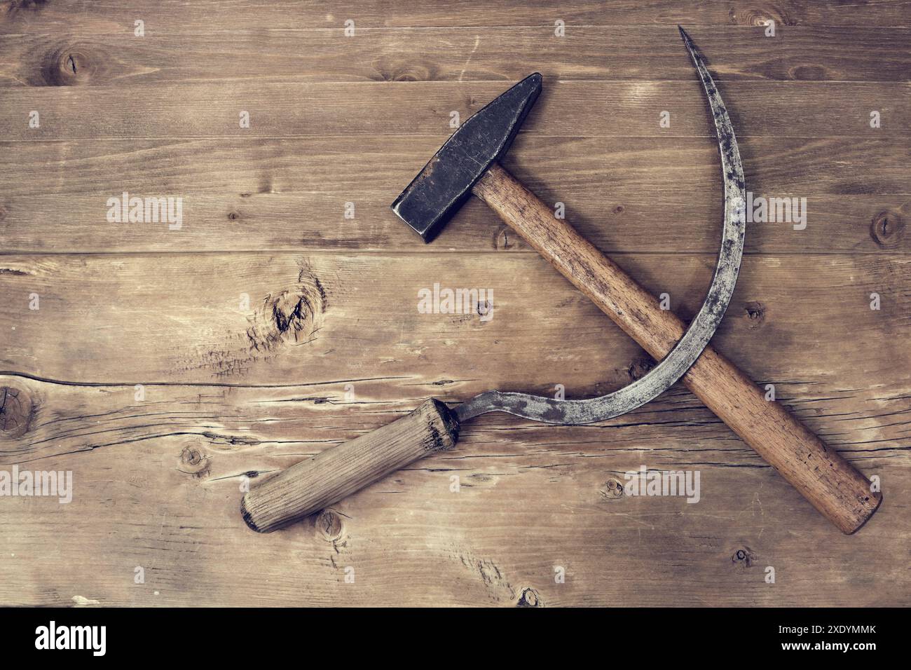 Hammer and sickle worker hi-res stock photography and images - Alamy