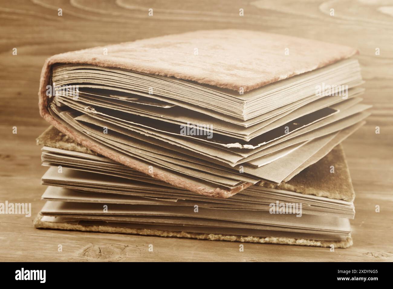 Vintage file folder hi-res stock photography and images - Alamy