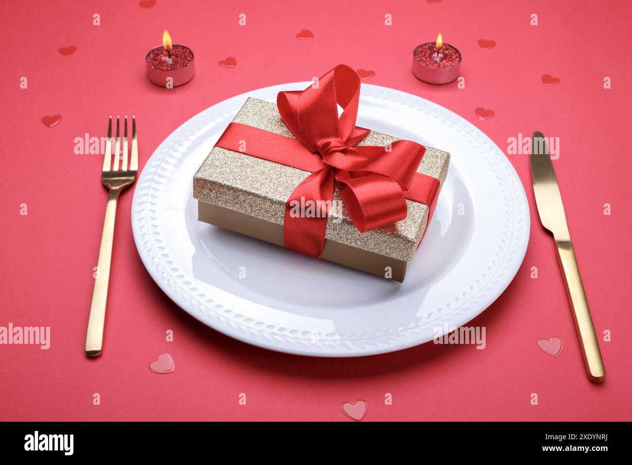 Family setting dining table hi-res stock photography and images - Alamy