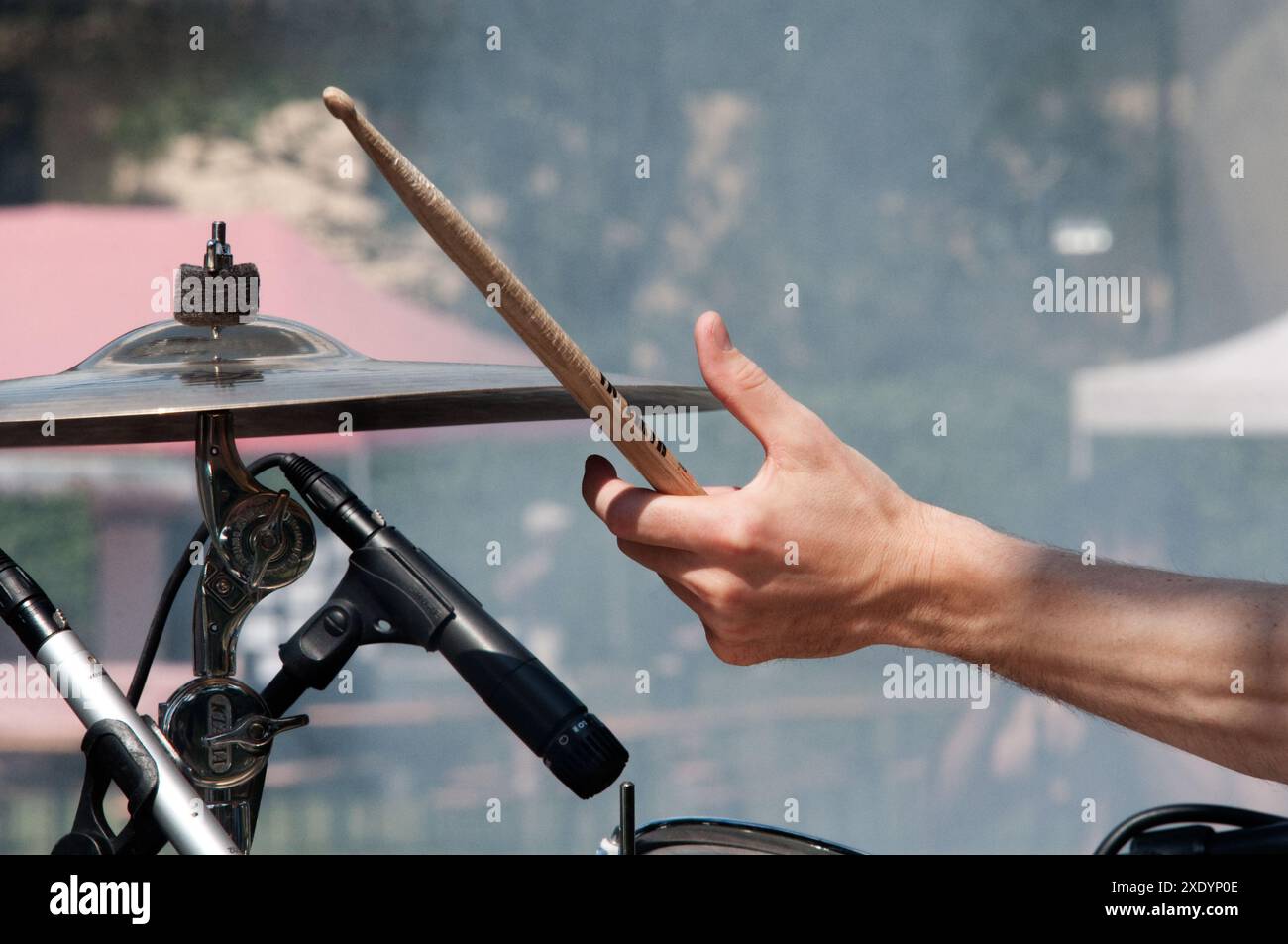 Hit drums hi-res stock photography and images - Alamy