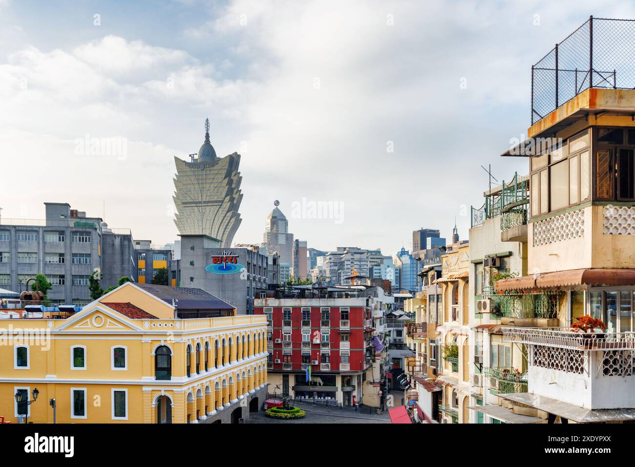 Grand tower buildings hi-res stock photography and images - Alamy
