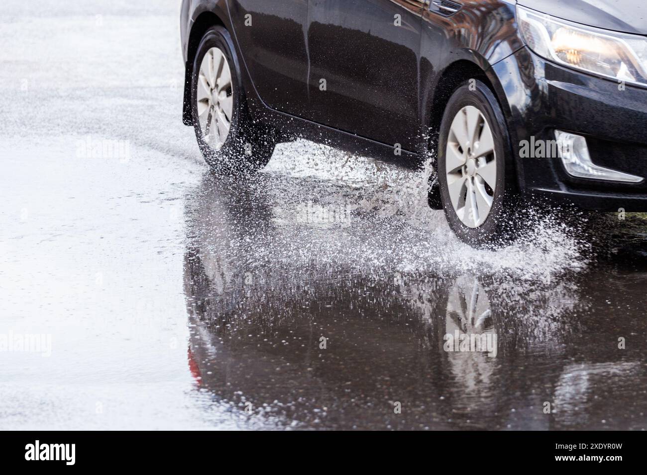 Car water splash hi-res stock photography and images - Alamy