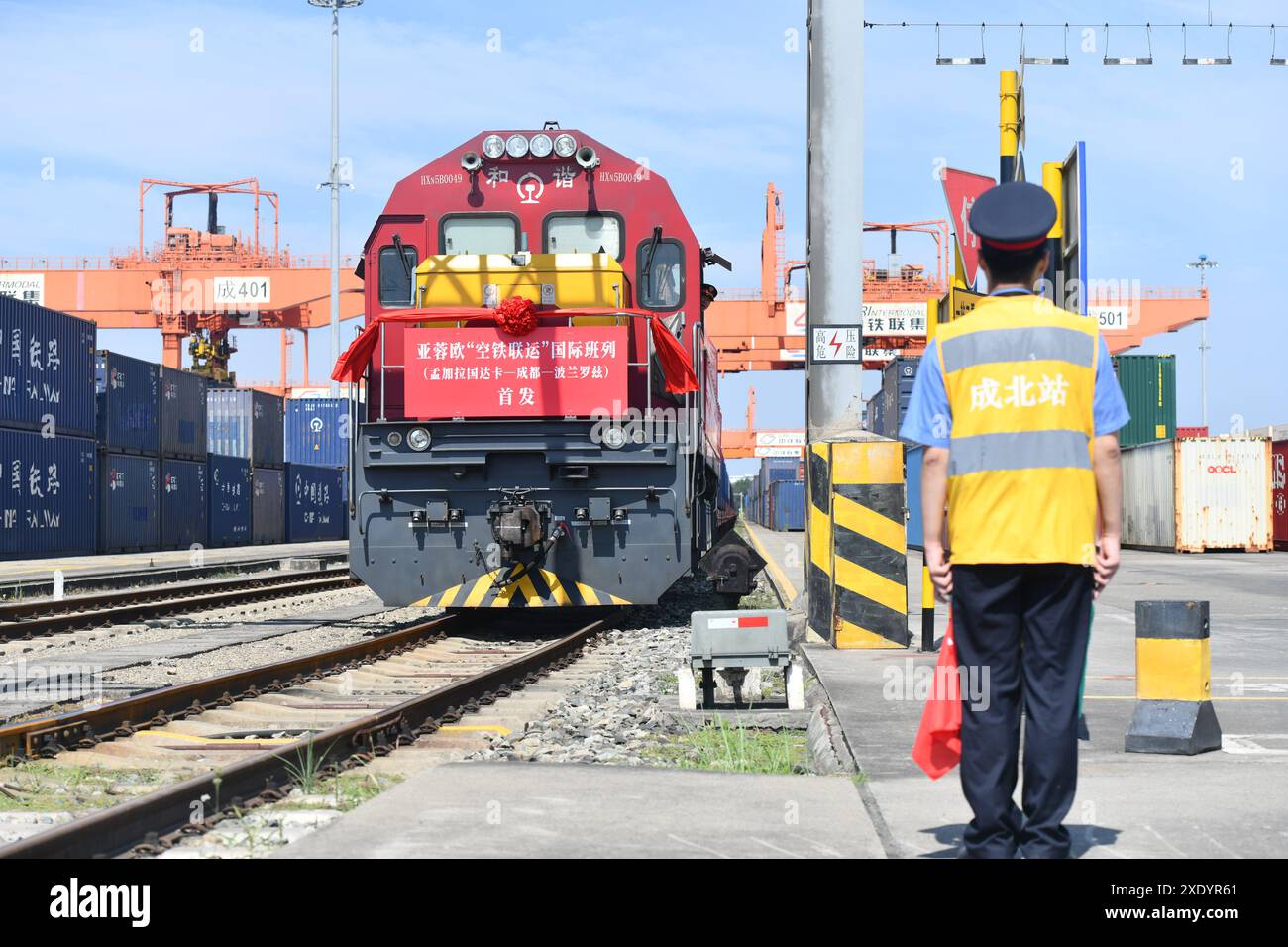 Air rail combined transport hi-res stock photography and images - Alamy