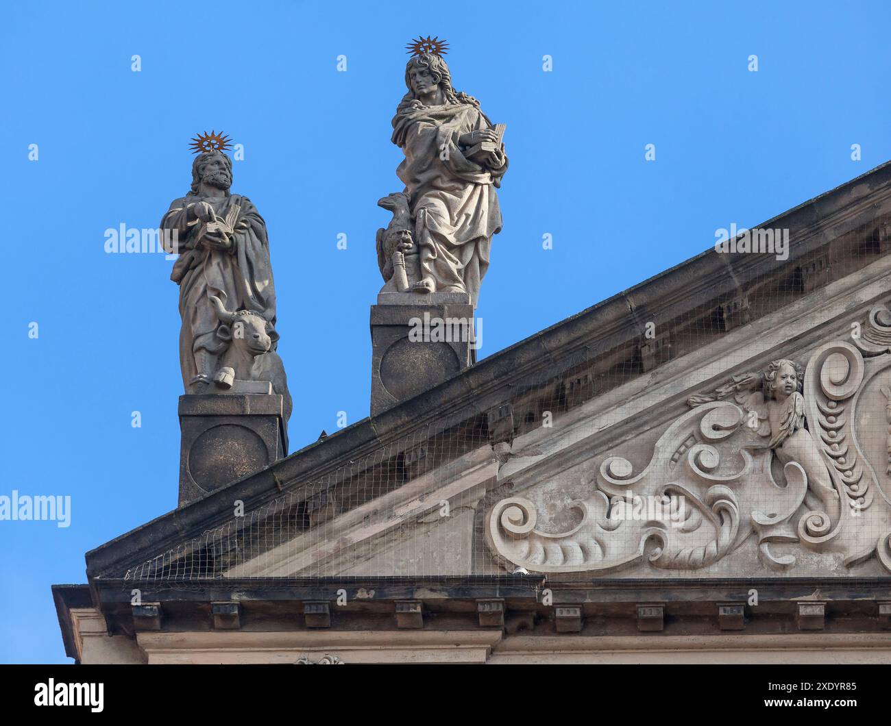 Fronton hi-res stock photography and images - Alamy