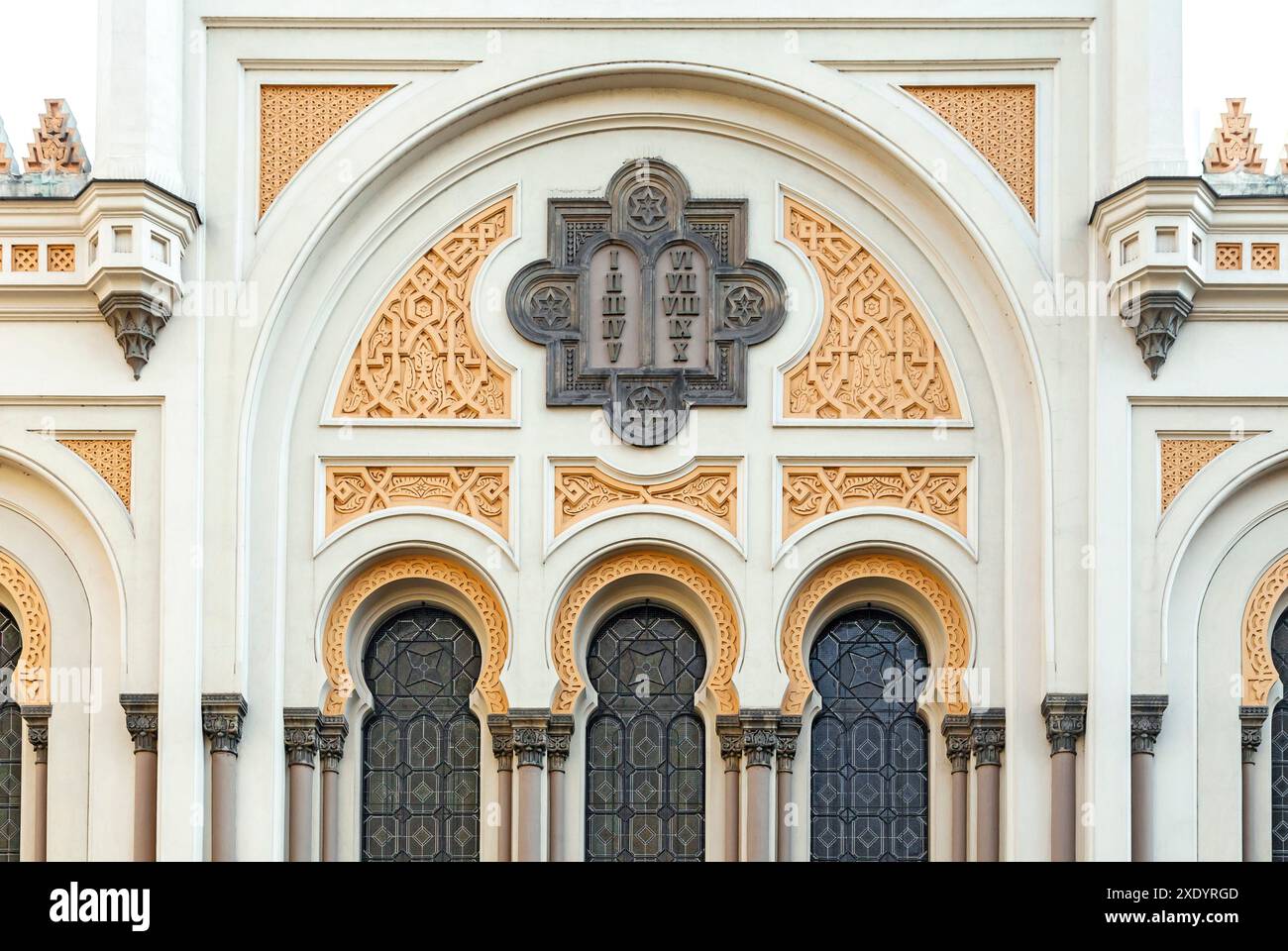 Spanish synagogue prague exterior hi-res stock photography and images ...