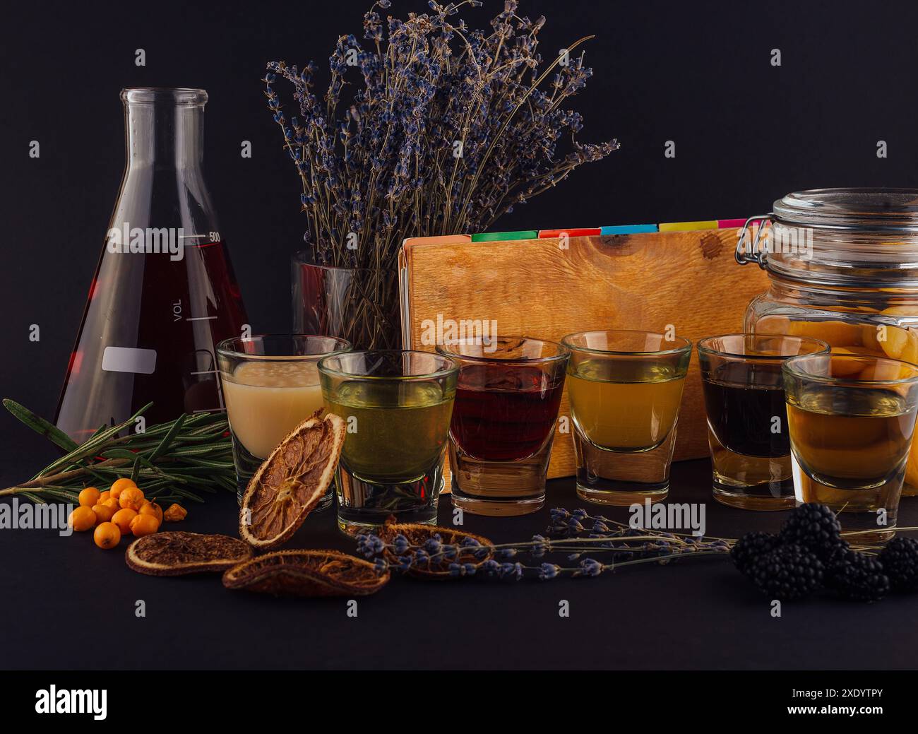 Cocktails in a row hi-res stock photography and images - Alamy