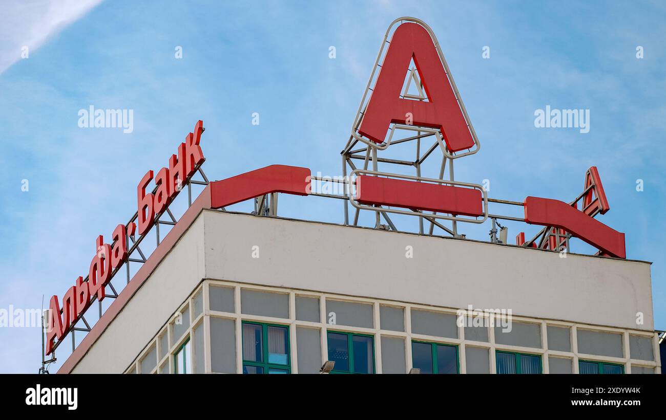 Bank building symbol hi-res stock photography and images - Alamy