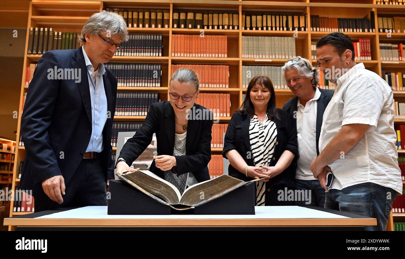 25 June 2024, Thuringia, Weimar: Reinhard Laube (l-r), Director of the ...