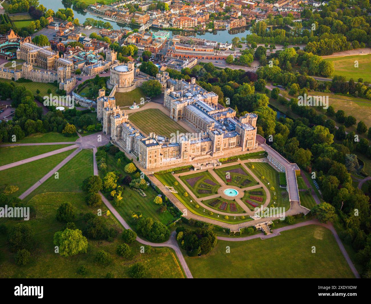 Windsor castle aerial view hi-res stock photography and images - Alamy