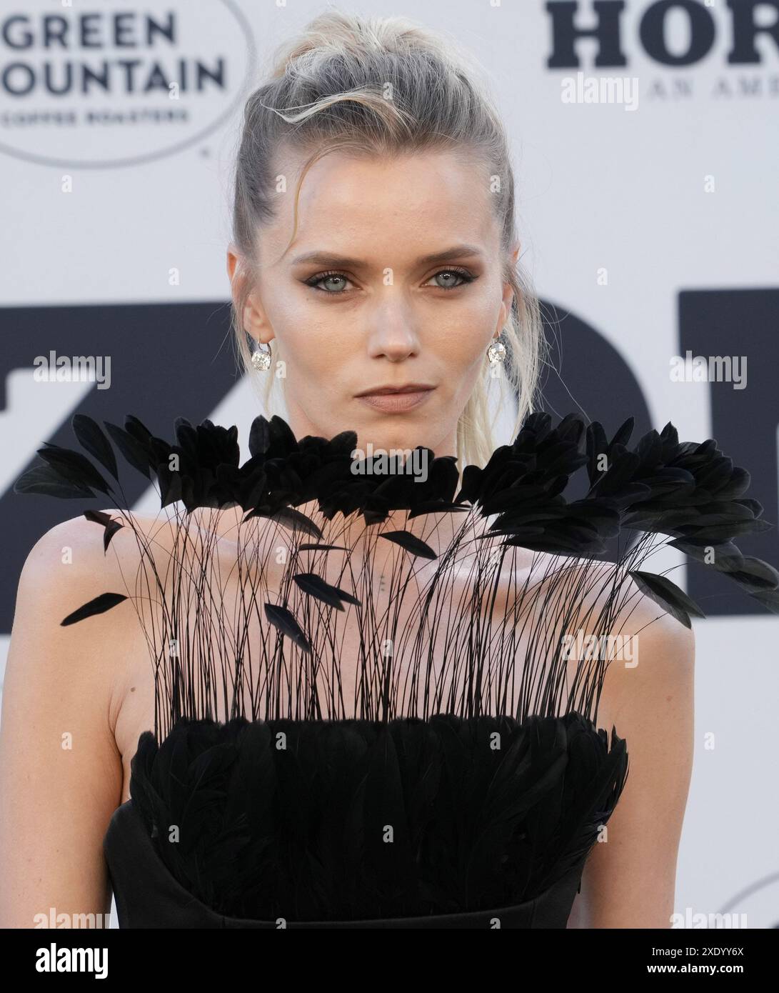 Abbey Lee Kershaw arrives at the HORIZON: AN AMERICAN SAGA CHAPTER 1 ...