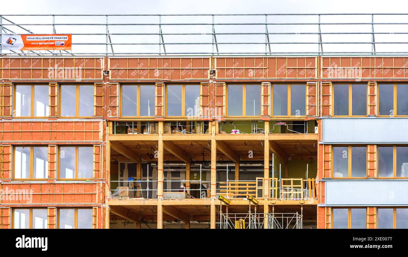 Modern timber framed office building with "Edilians" (Imerys) clay ...