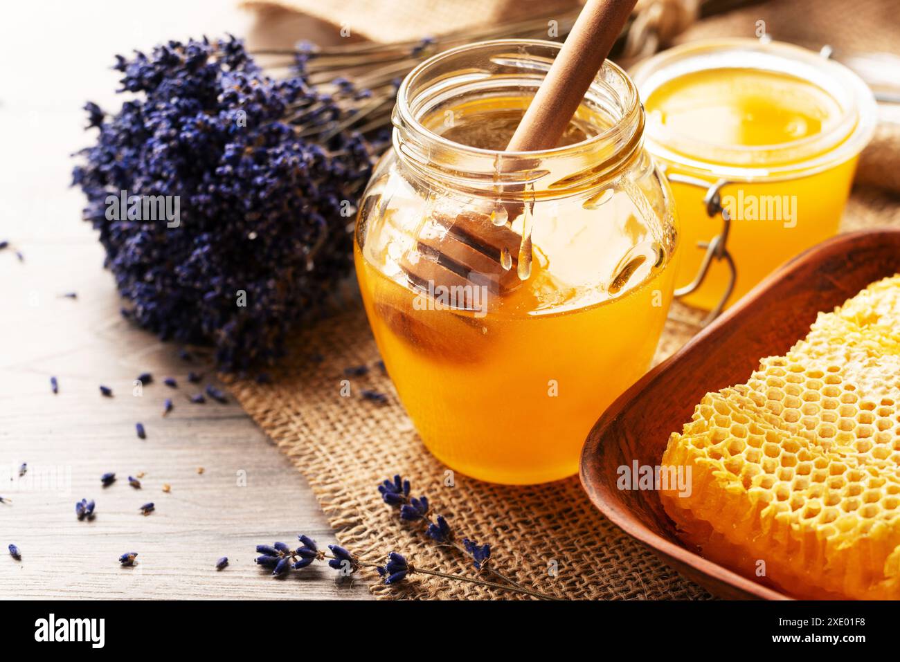 Honeycomb in clay dish hi-res stock photography and images - Alamy