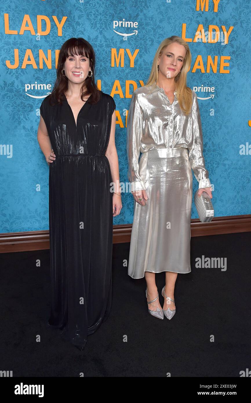 Meredith Glynn und Gemma Burgess bei der Premiere der Amazon Prime ...