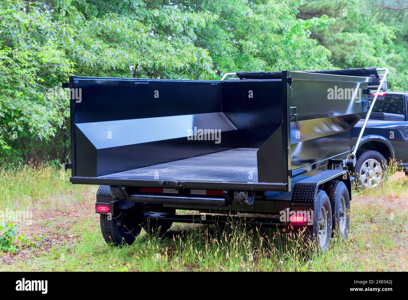 Managing garbage dumpsters with metal container for construction waste ...
