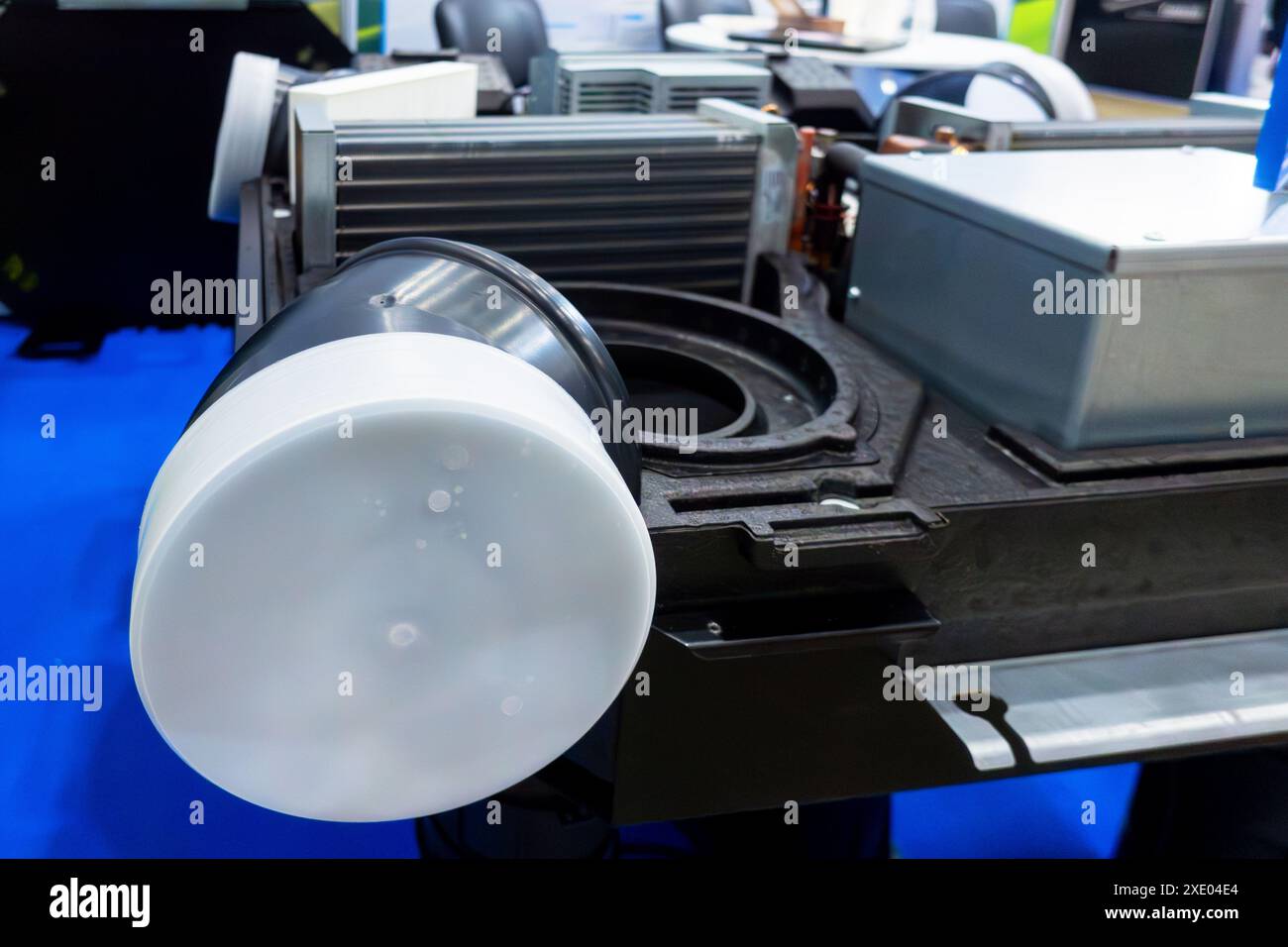 Ventilation unit with active thermodynamic recovery and inverter ...