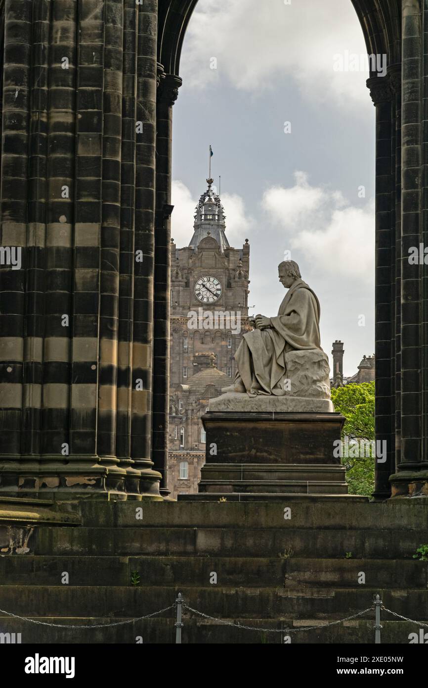 Scott monument clock tower hi-res stock photography and images - Alamy