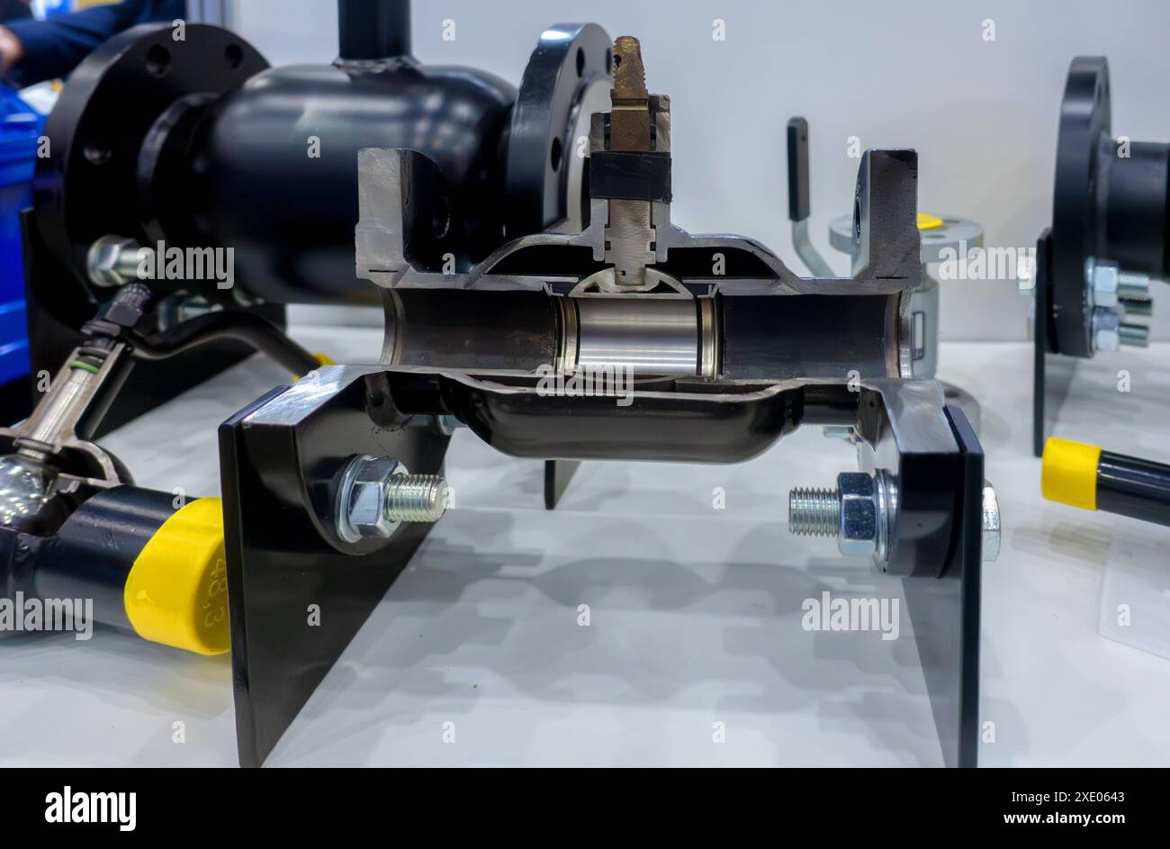Flound flange tap is full -pass in the context. The internal structure ...