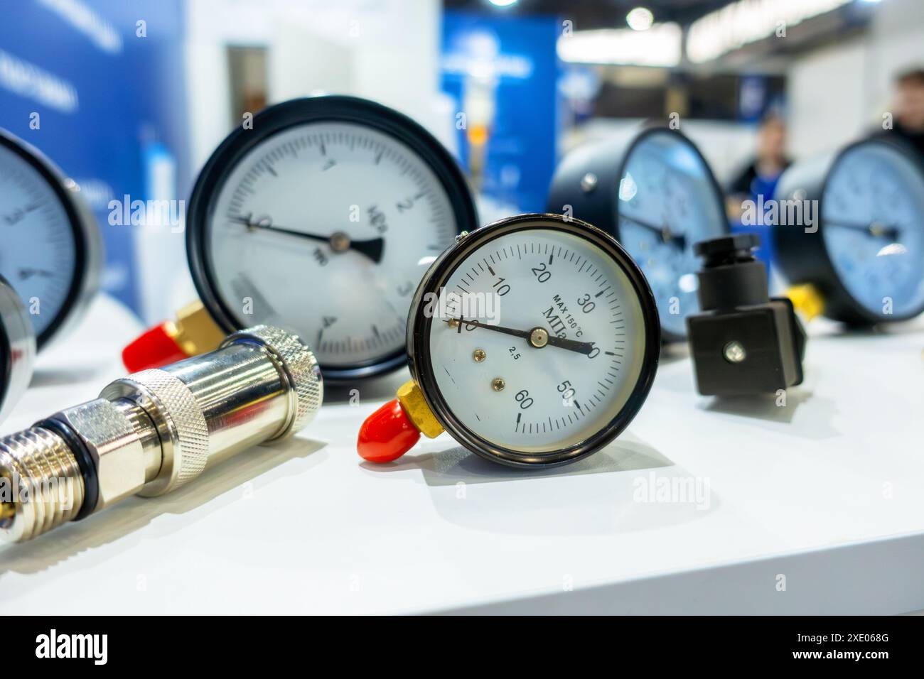 Manometers and vacuums to measure pressure Stock Photo - Alamy