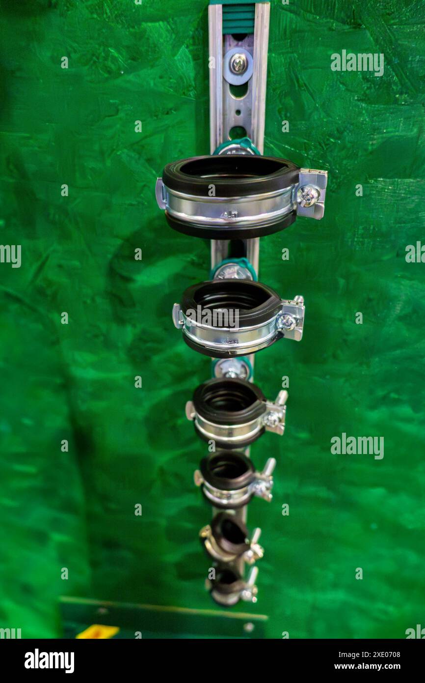 Locking fluid hi-res stock photography and images - Alamy