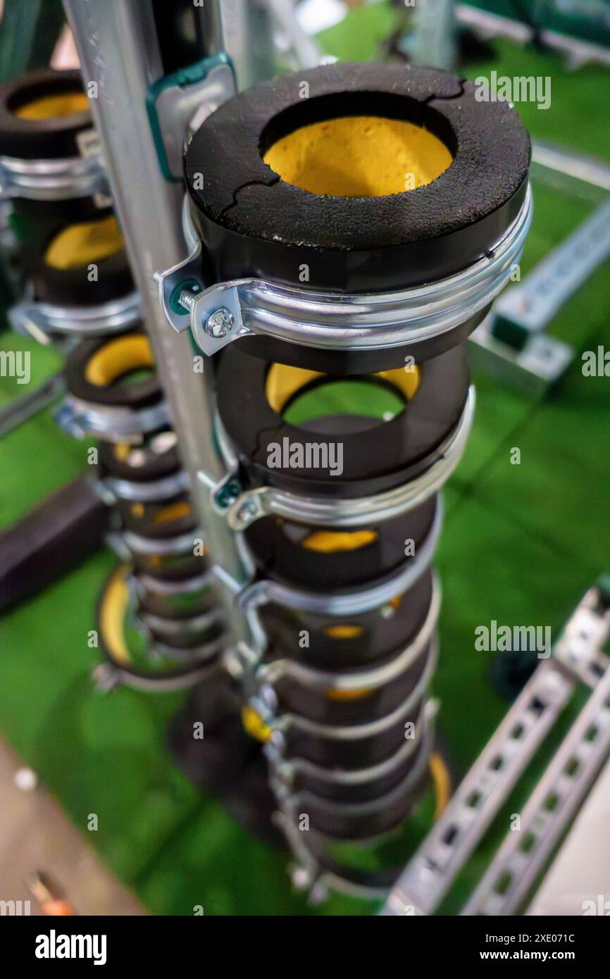 Locking fluid hi-res stock photography and images - Alamy