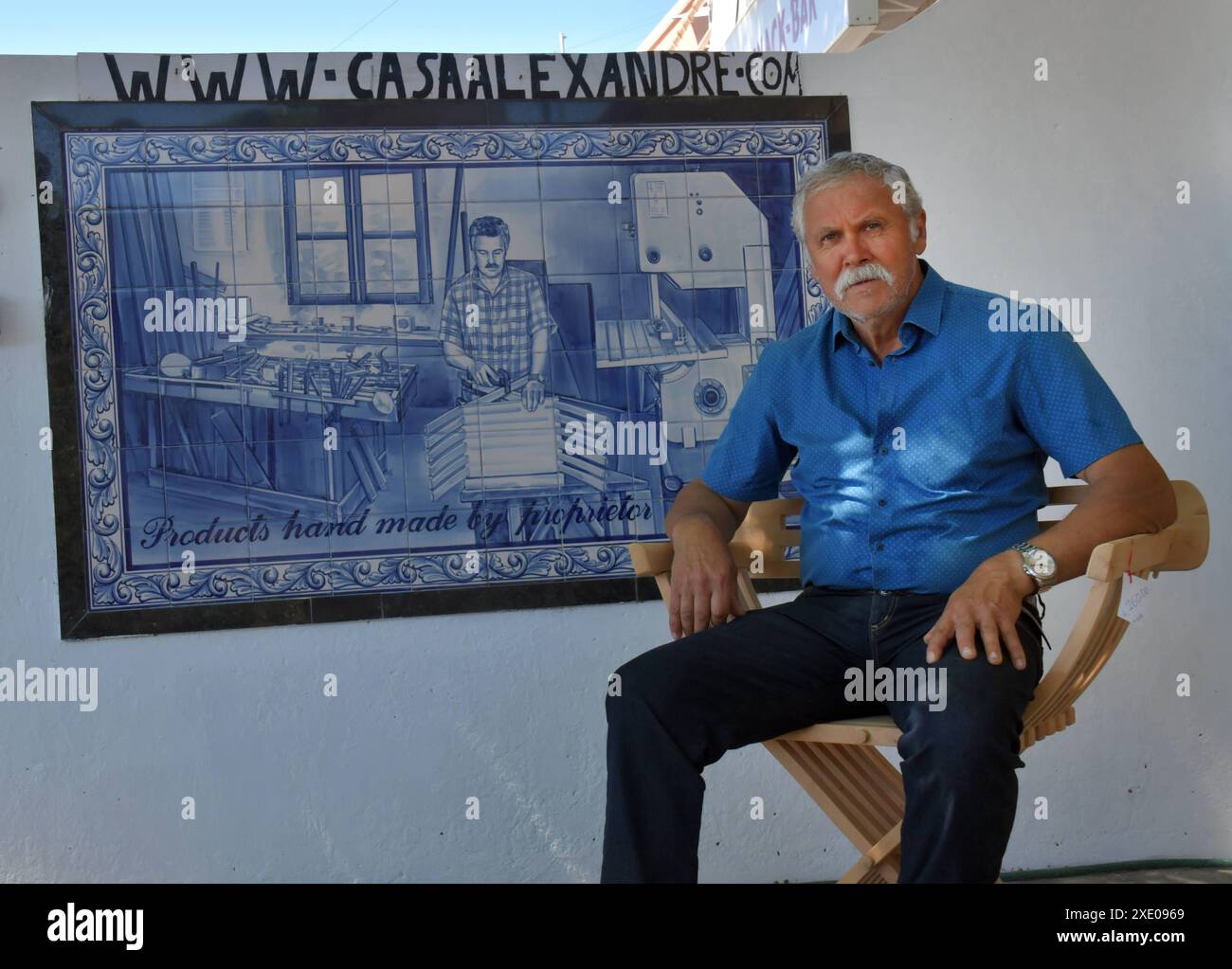Portugal, Monchique, 16.06.2024 Manuel Alexandre, der Mann hinter den ikonischen Scherenstuehlen ...