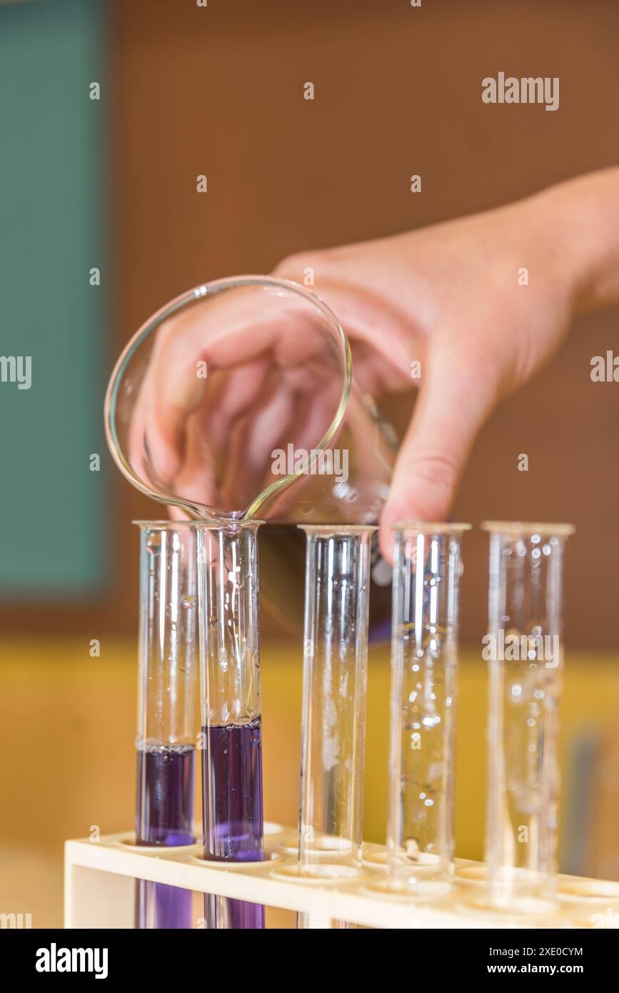 Chemical reaction indicated with the help of dye - school chemistry ...