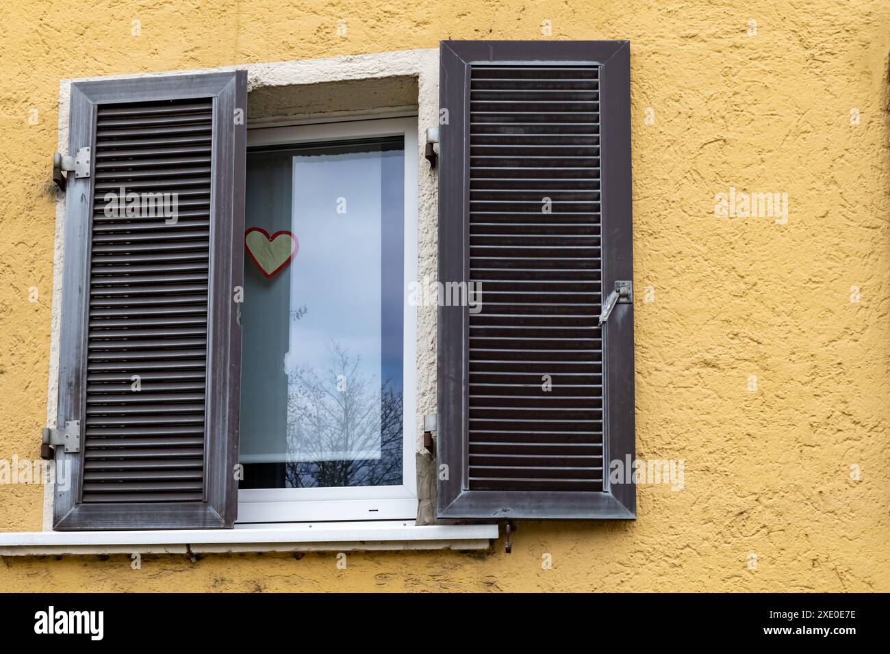 Dark brown facade hi-res stock photography and images - Alamy