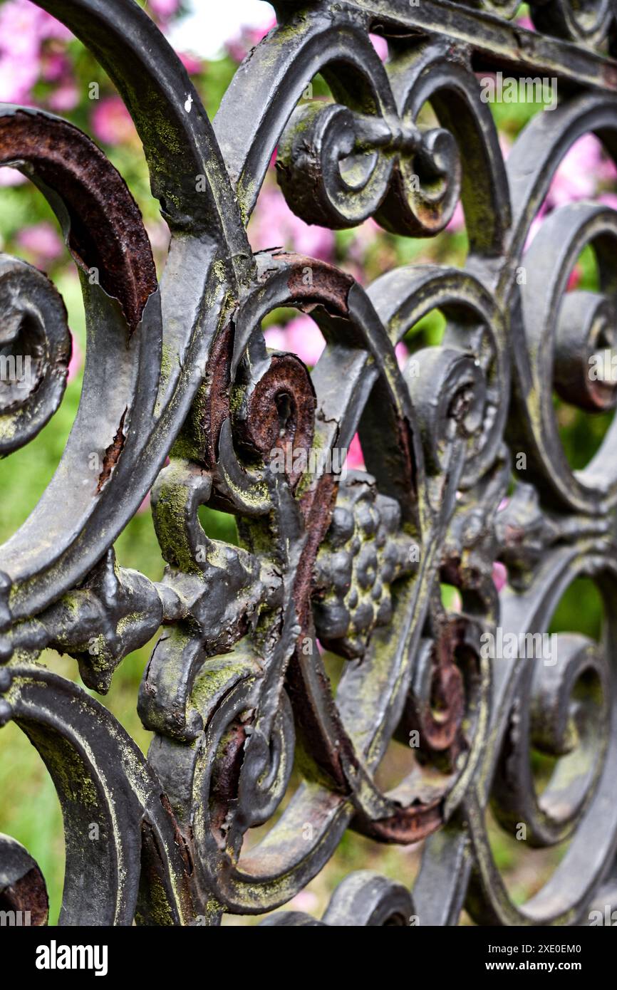 Ornamental parapet hi-res stock photography and images - Alamy