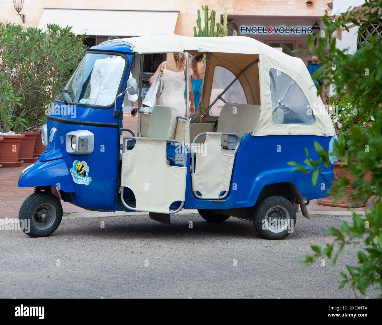Ape marina hi-res stock photography and images - Alamy