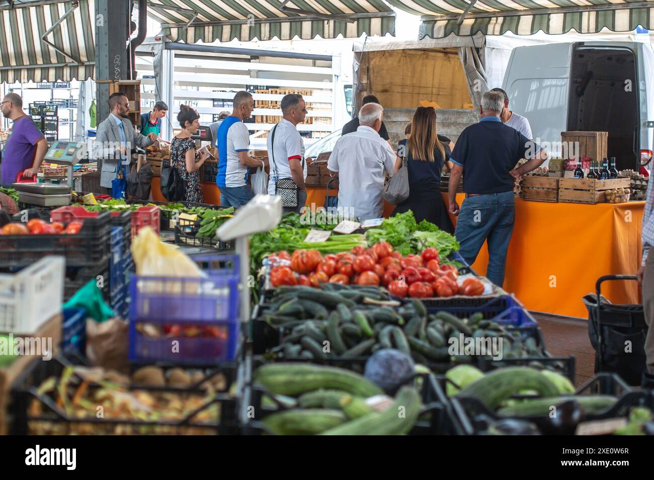 Porta palazzo turin farmers hi-res stock photography and images - Alamy