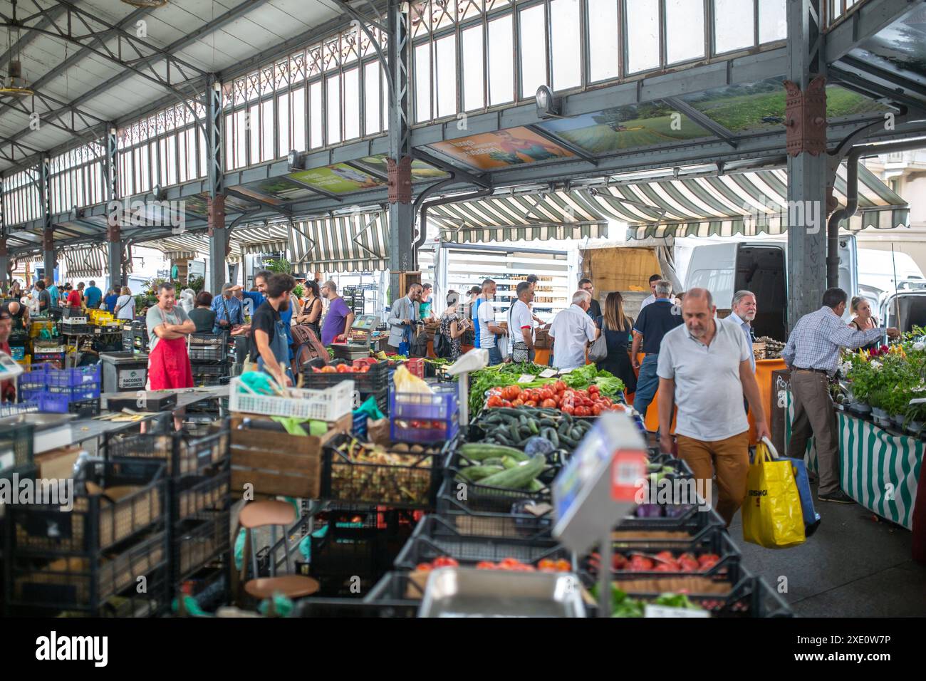 Porta palazzo turin farmers hi-res stock photography and images - Alamy
