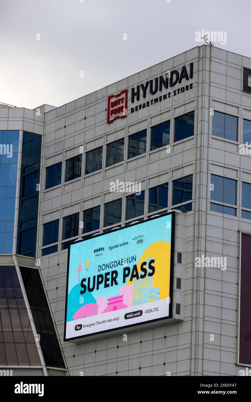 Hyundai Department Store, Dongdaemun, Seoul, South Korea Stock Photo ...