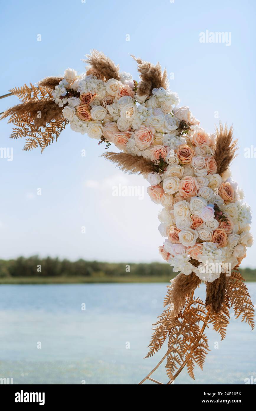 Pink wedding arch white hi-res stock photography and images - Alamy