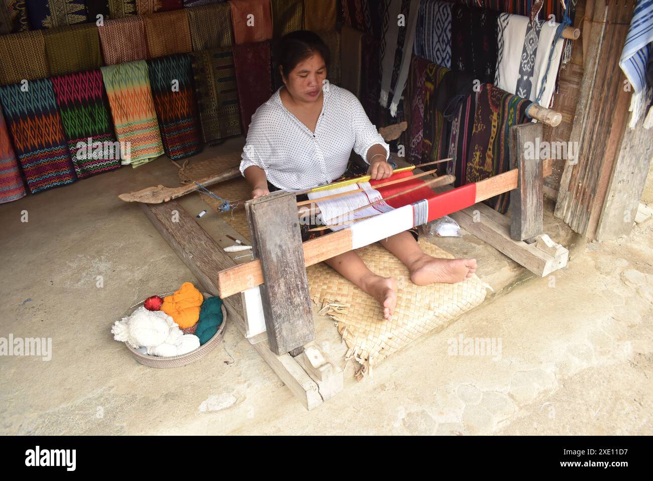 learn to weave traditional cloth typical of the Sasak tribe in Sade ...